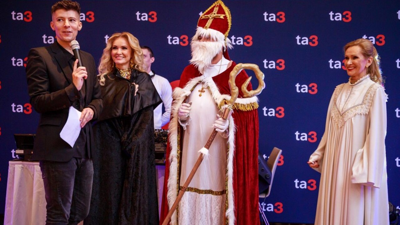 FOTO: Generálny riaditeľ televízie na nespoznanie, héliové dokrútky a ...