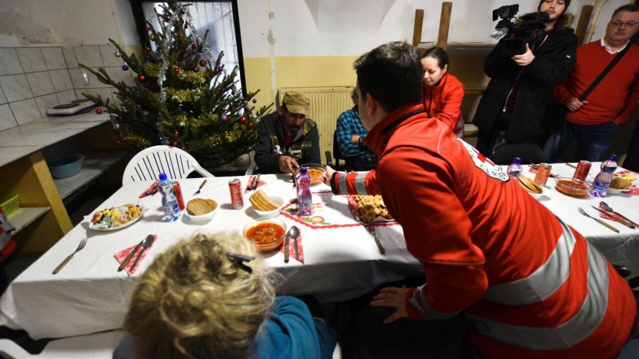 Takmer 30-ročná tradícia. V Banskej Bystrici navarili pre ľudí bez ...