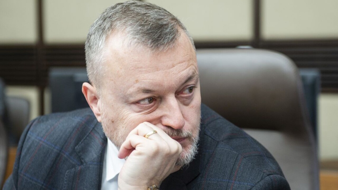 Podľa Krajniaka majú pandemické opatrenia svoj význam. Avizoval, že ...