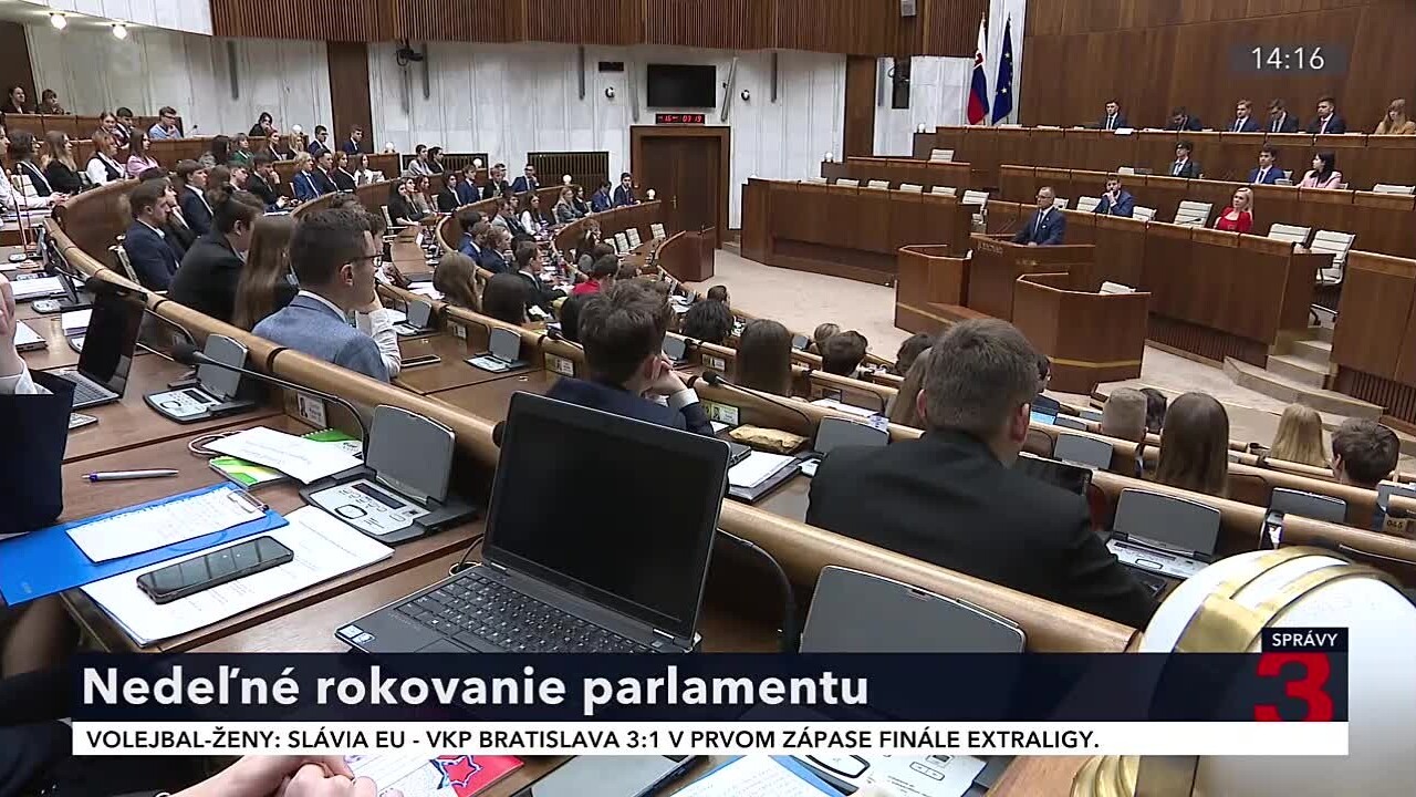 Zasadal Modelový parlament Slovenska. Vyskúšať si život poslanca je pre ...