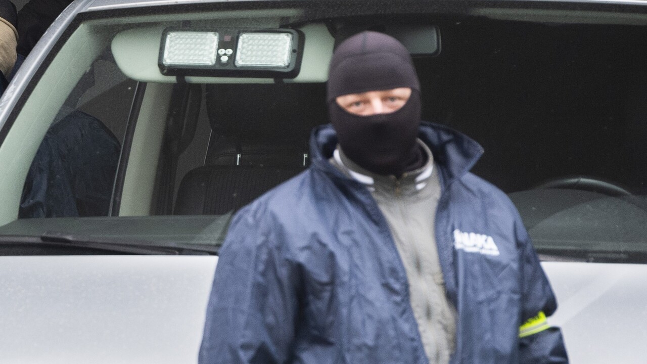 NAKA zasahovala na viacerých miestach, zadržala ôsmich príslušníkov finančnej správy | ta3