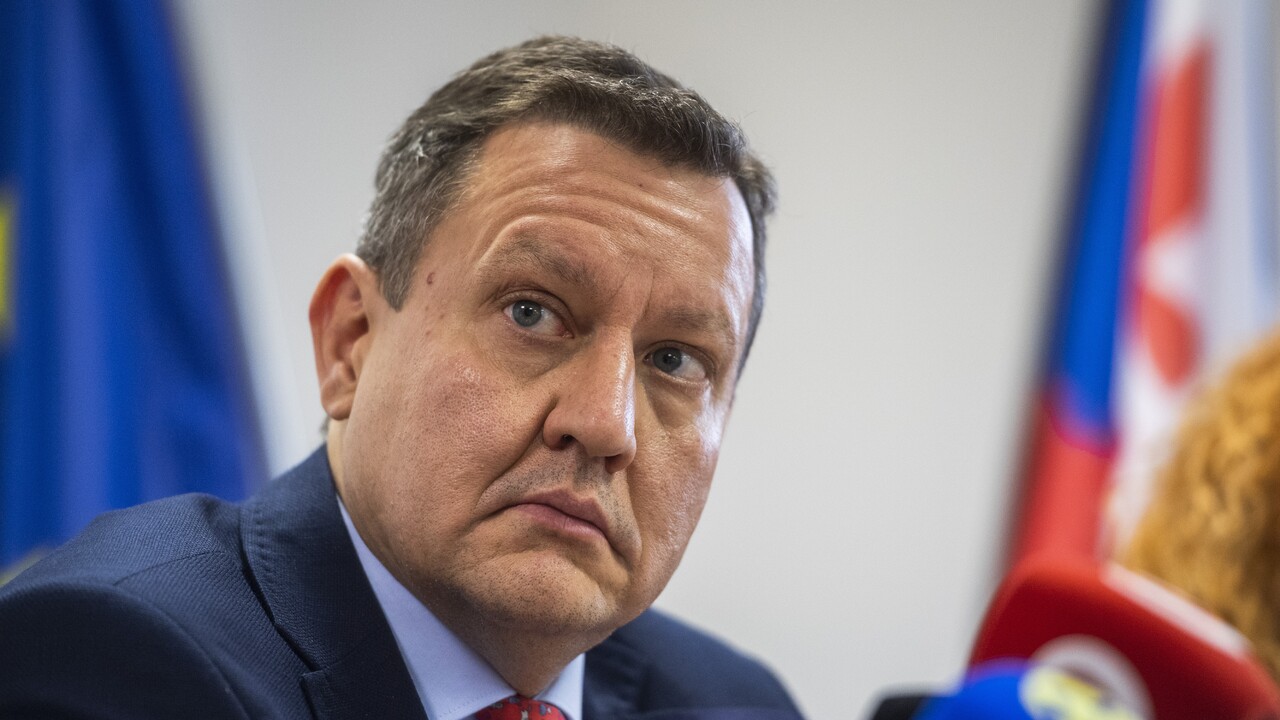 Colníci vo Veľkom Mederi založili zločineckú skupinu. Obvinili ich z ...