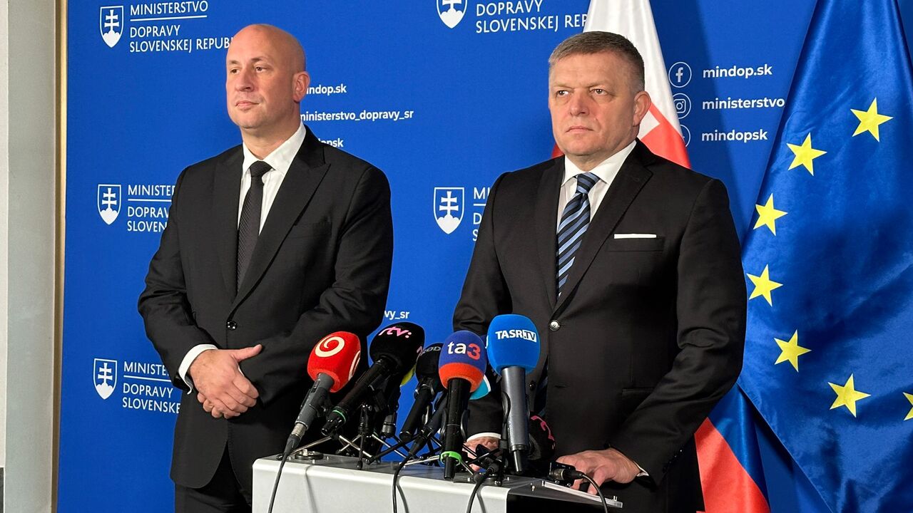Fico pokračoval v návštevách ministerstiev. Stretol sa s Rašim, Rážom ...