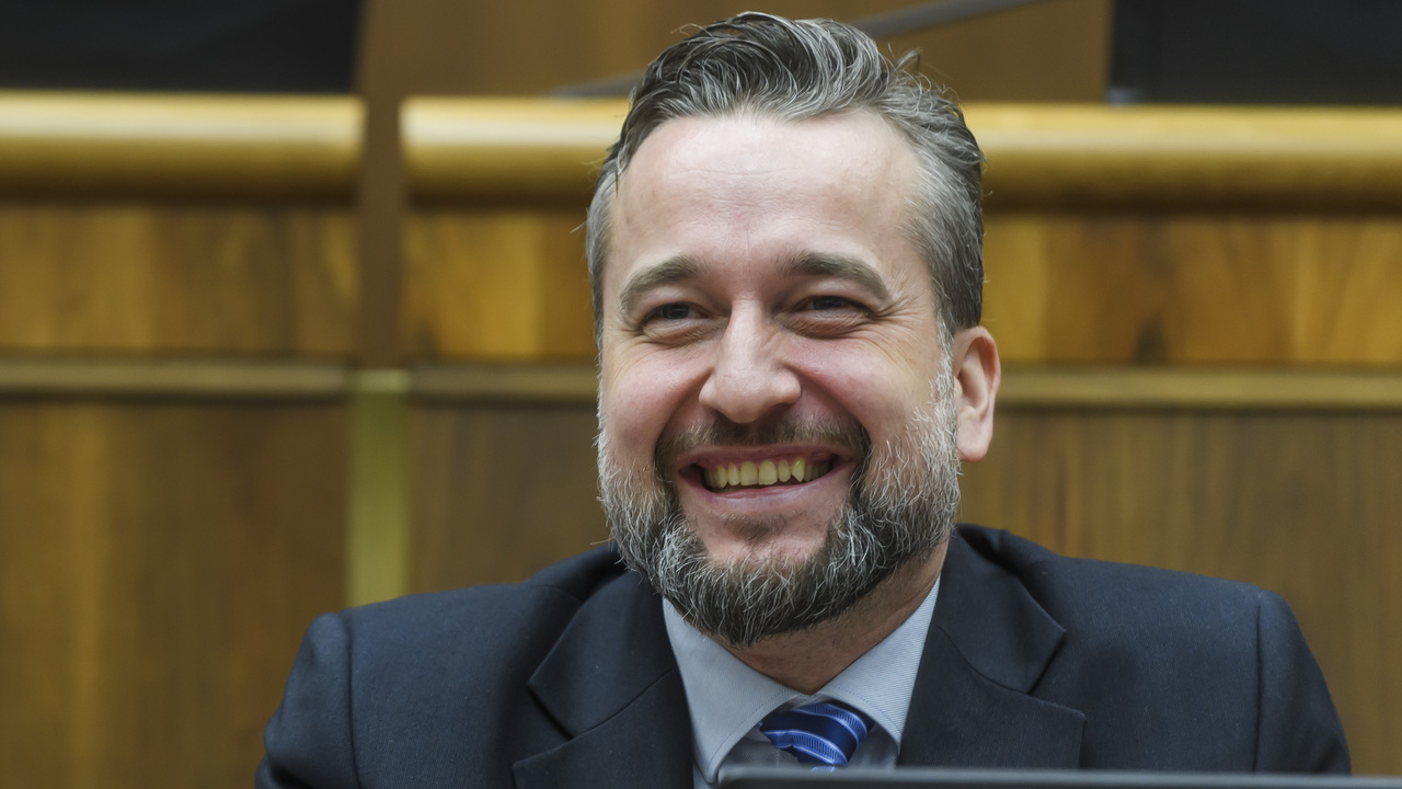 Kontroverzná fotografia Blahu. Europoslanec pózuje so šéfom ruskej ...