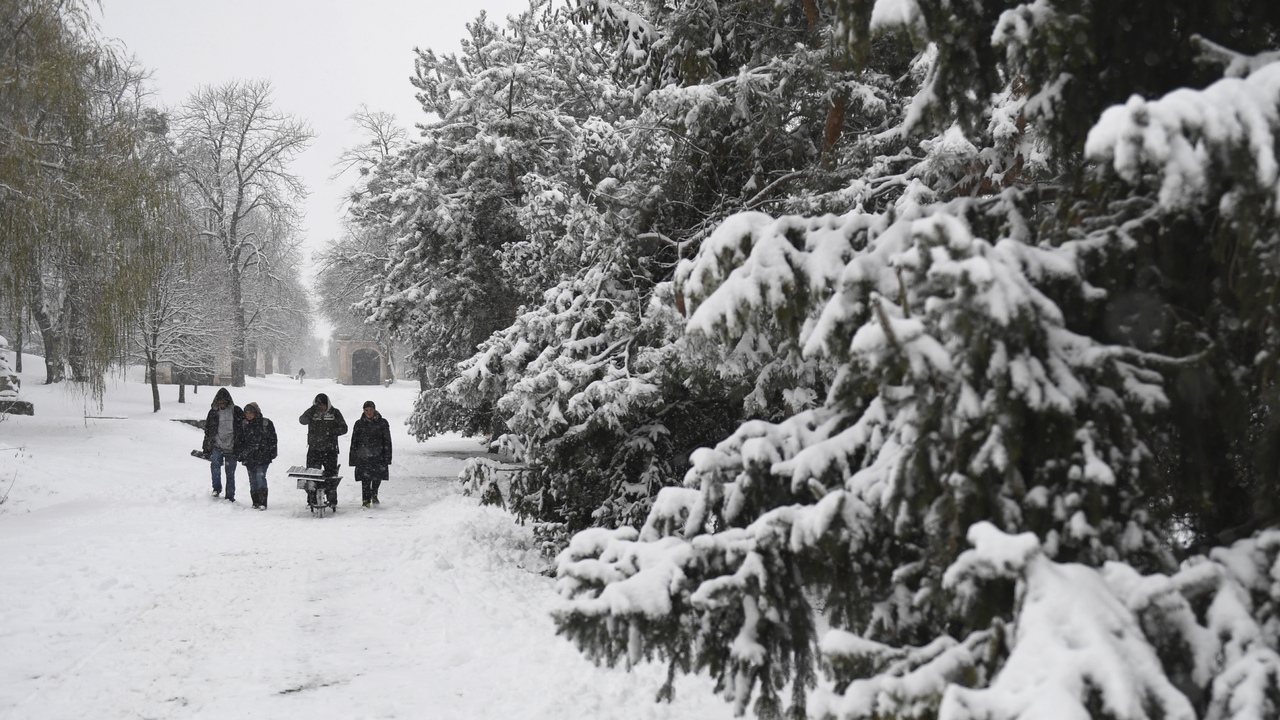 Na Slovensko sa ženie ďalšia fujavica. Sneh zasype tieto regióny | ta3