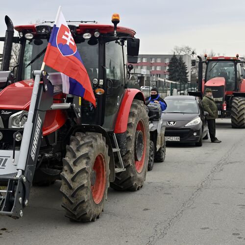 FOTO/VIDEO: Farmári avizovali najväčšie protesty na Slovensku ...