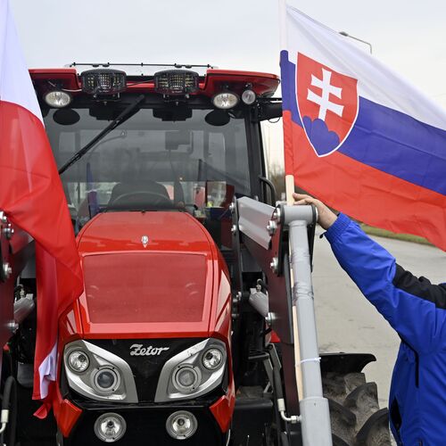 FOTO/VIDEO: Farmári avizovali najväčšie protesty na Slovensku ...