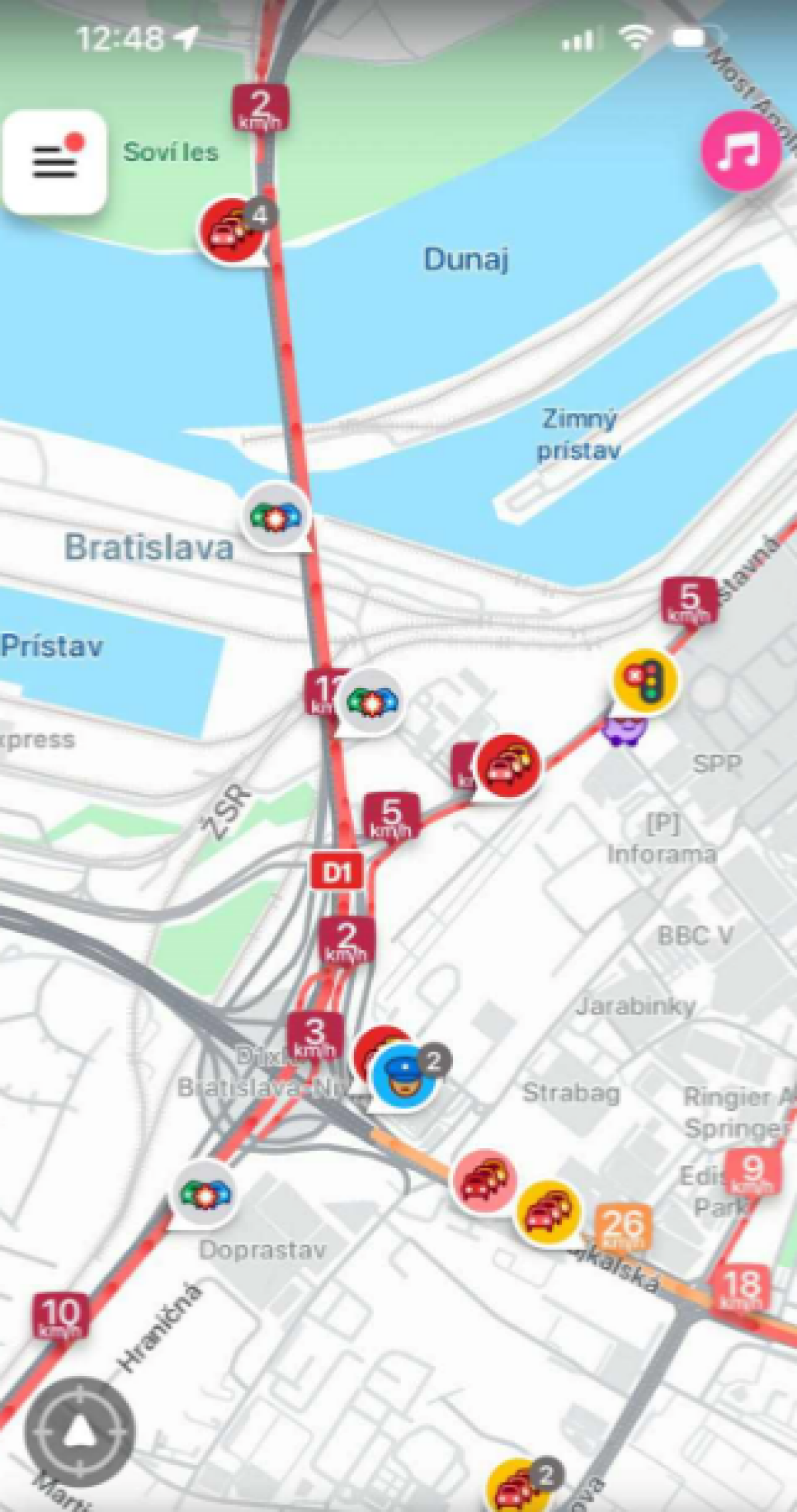 V Bratislave došlo na diaľnici D1 k dopravnej nehode, Prístavny most bol uzatvorený. Zranili sa ...