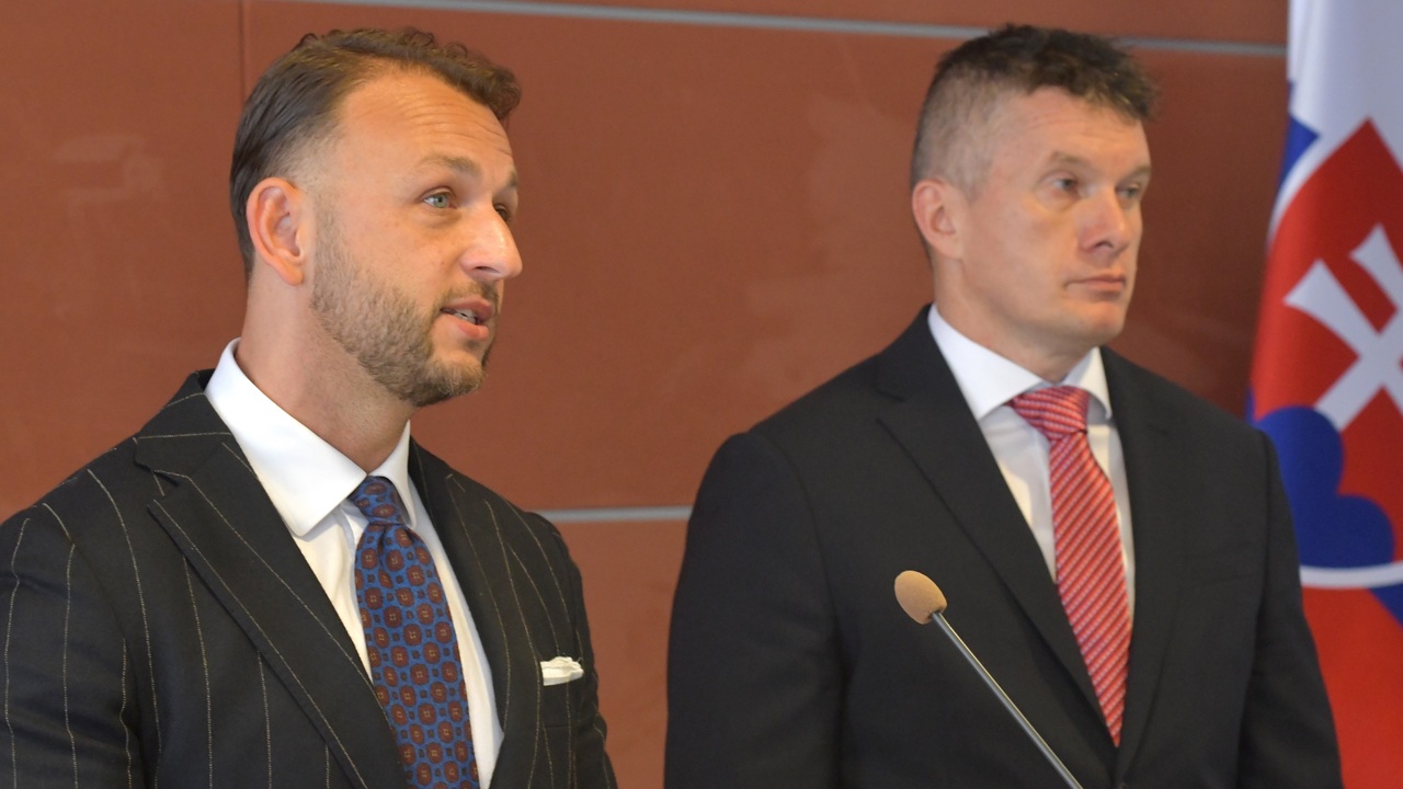 Zurian vysvetlil, prečo reorganizoval Úrad inšpekčnej služby. Šutaj ...