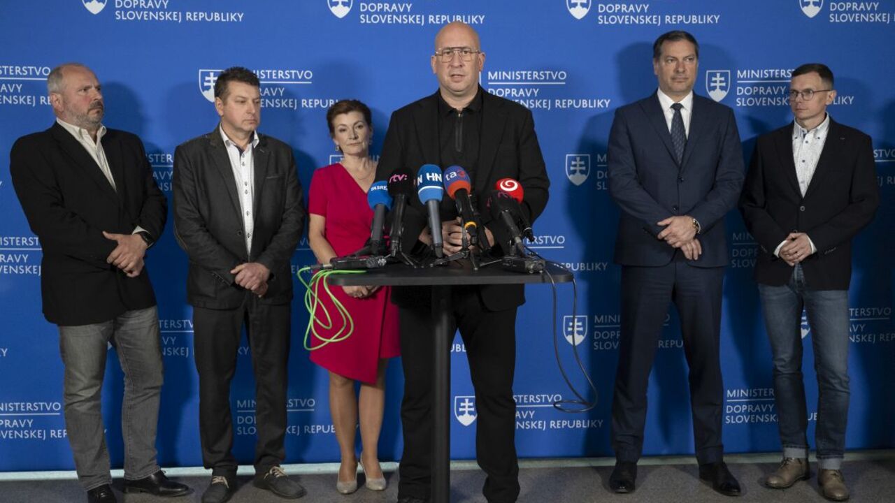 Minister dopravy avizuje zlepšenie situácie pod Strečnom. Pribudne viac ...