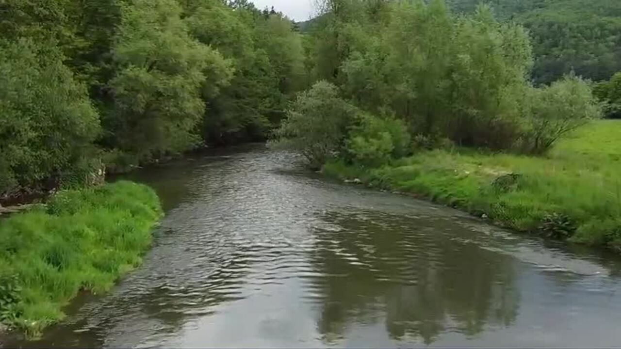 Rodina, ktorá žije na okraji obce Kluknava, je zúfalá. Rieka ukrajuje z ...