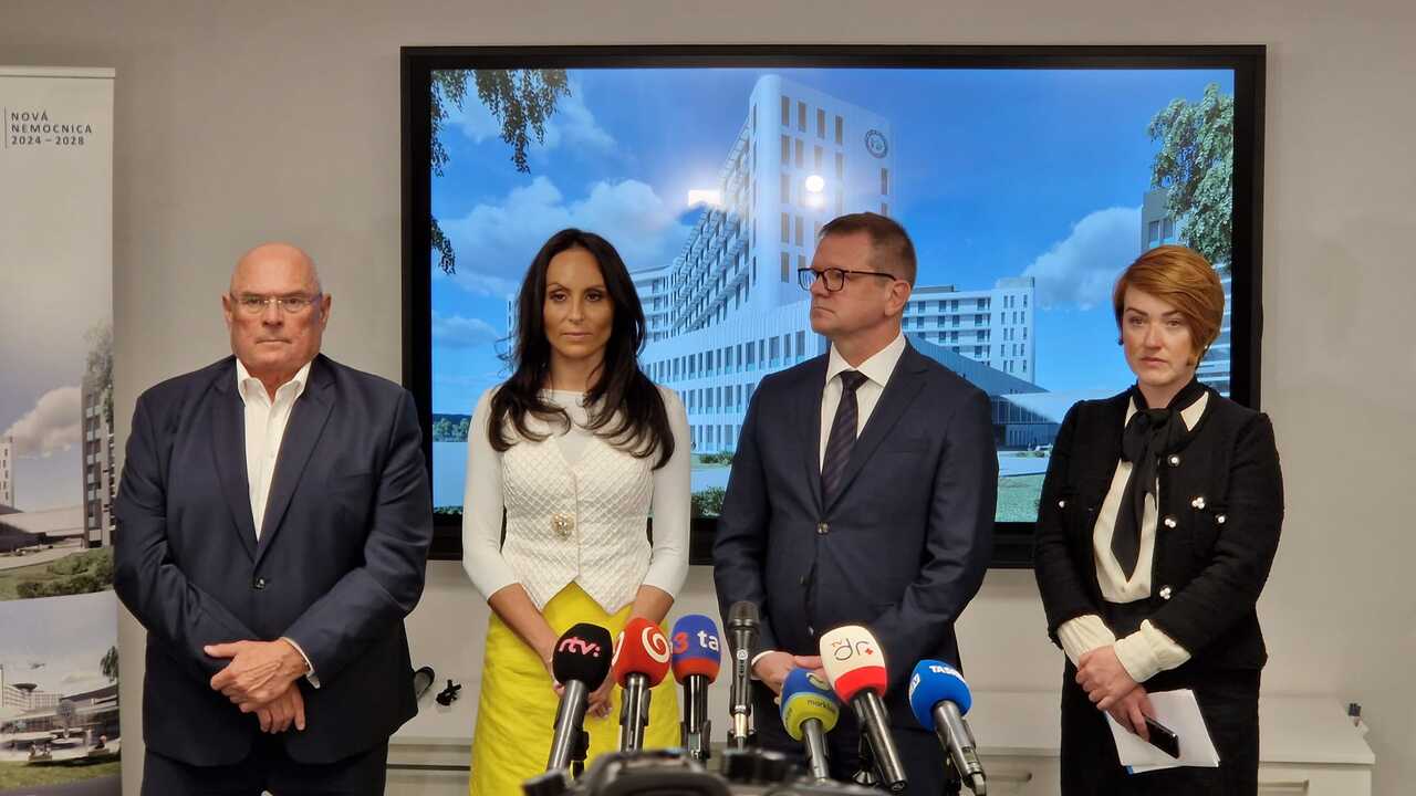 FOTO: Rooseveltova nemocnica podpísala zmluvu so zhotoviteľom novej nemocnice. Lieči sa v nej ...