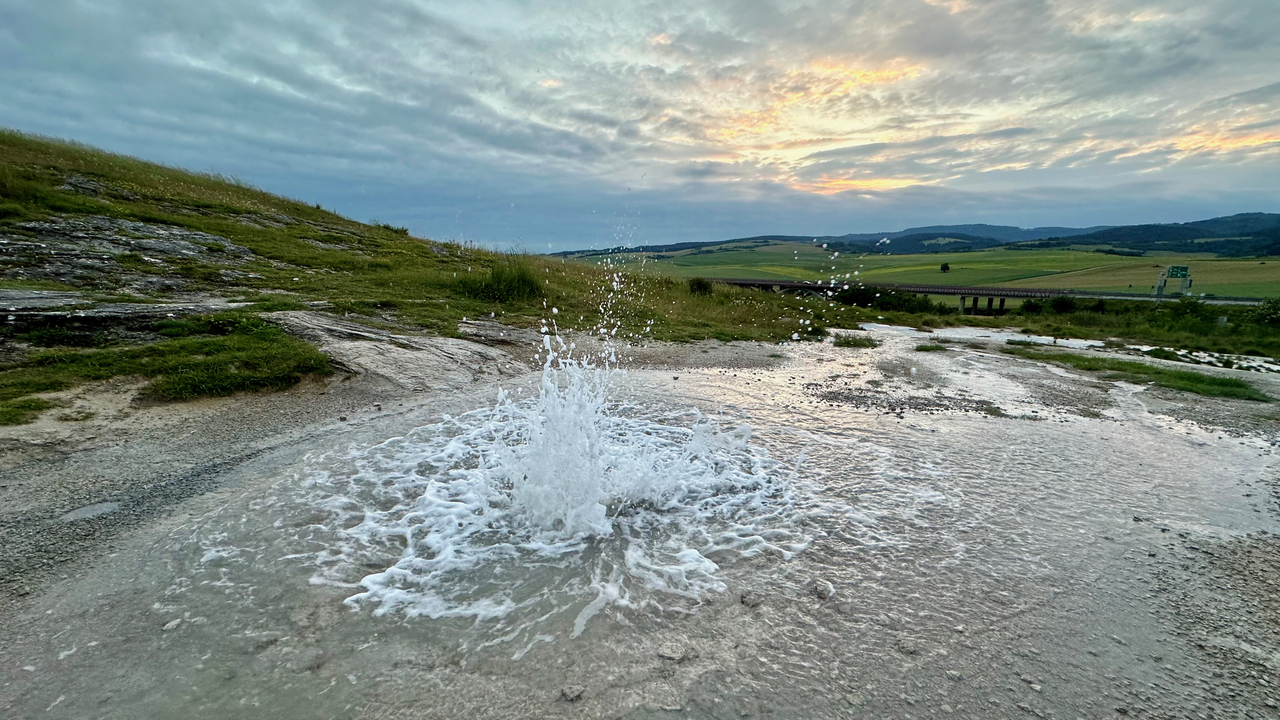 Ľudia z okolia si mysleli, že definitívne zaspal. Známy gejzír na Sivej ...