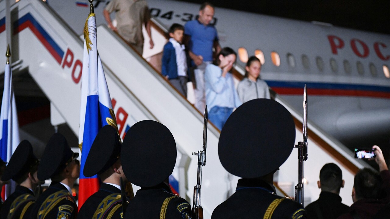 FOTO: Prepustení väzni sú už doma. Putin sľúbil ruským zločincom ...