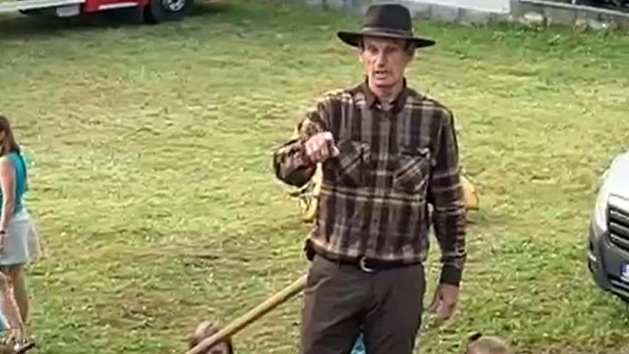 Kuffa prerušil divadelné predstavenie, prekážal mu "perverzný film ...