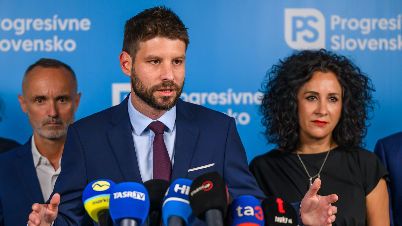 V prieskume preferencií opäť získalo prvenstvo Progresívne Slovensko. Smer mierne zaostáva ...