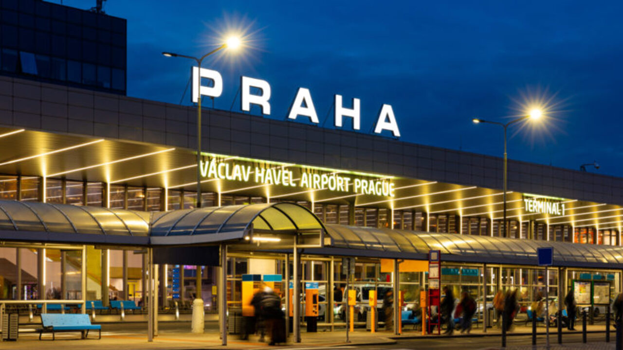 Počasie komplikuje dopravu po celej Európe. Pražské letisko postupne ...