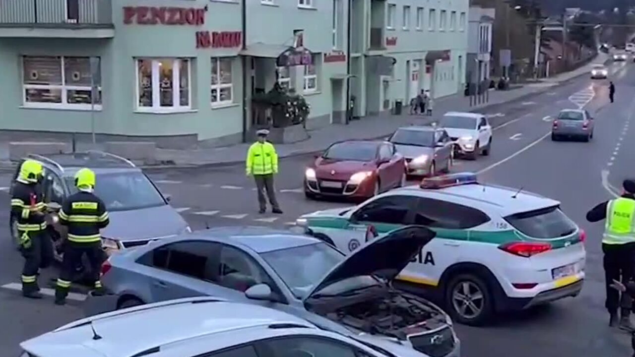 Časté nehody a zápchy. Križovatka v Sliači je nočnou morou vodičov ...