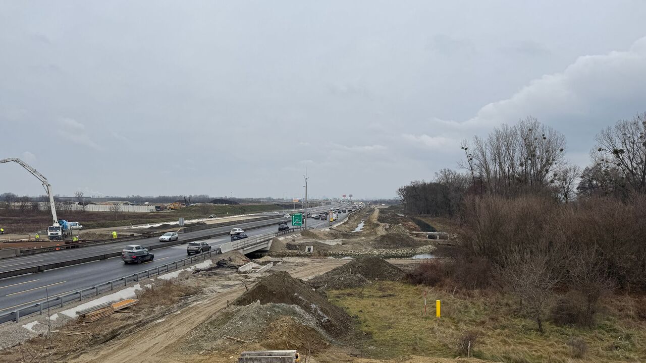 Na D1 v smere do Bratislavy sa prepadla vozovka, tvorili sa kolóny. Národná diaľničná spoločnosť ...