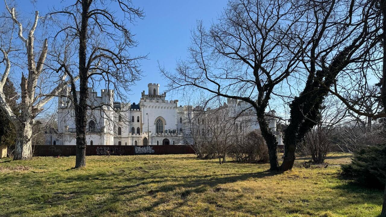 Prerábka odhalila vzácny nález. Pozrite si, ako prebieha rekonštrukcia ...