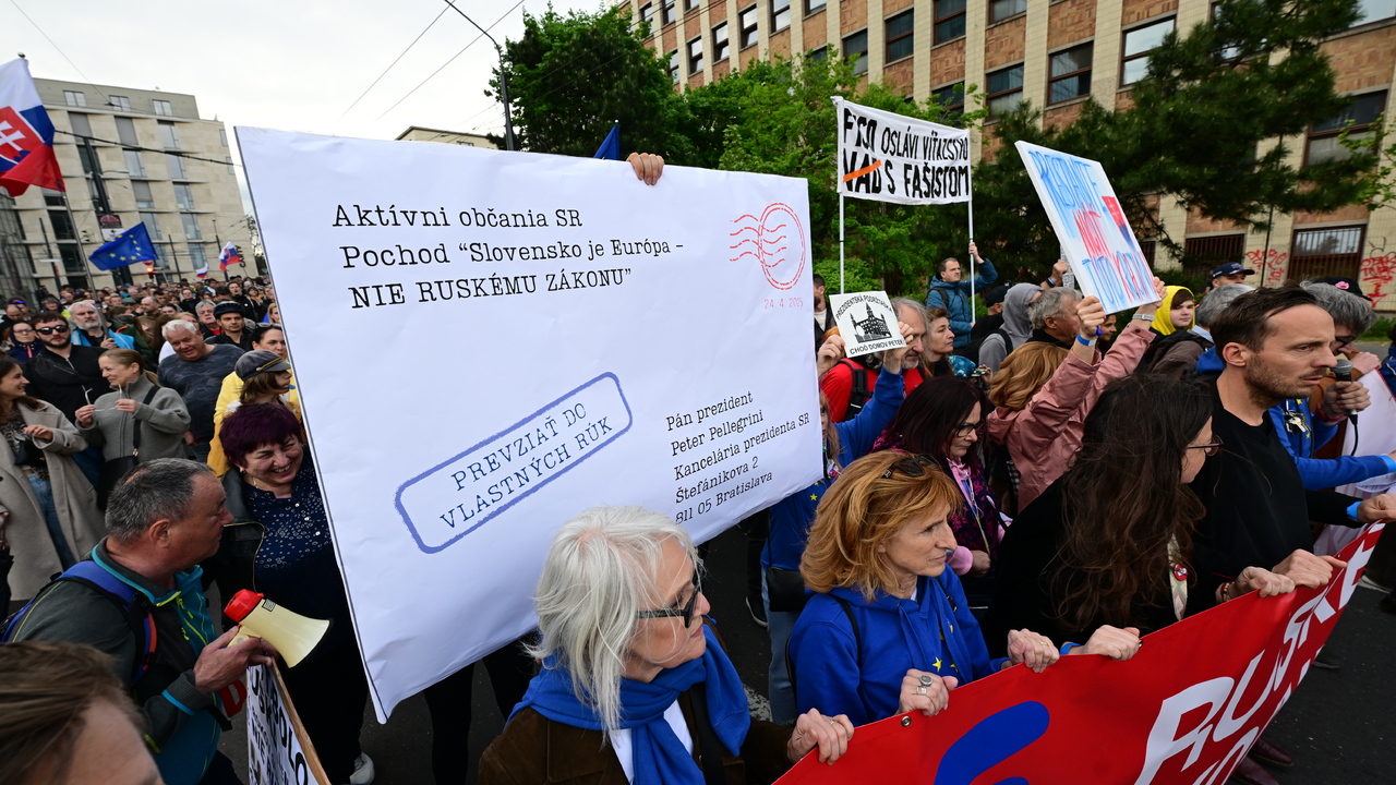 FOTO/VIDEO: Protestovalo sa v Bratislave, Košiciach aj v Brne ...