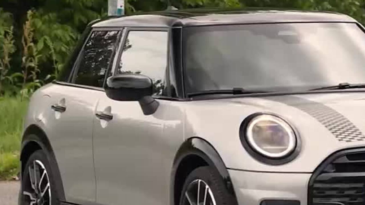 Imidžový MINI Cooper S. Mrštná motokára s dvojlitrovým benzínovým ...