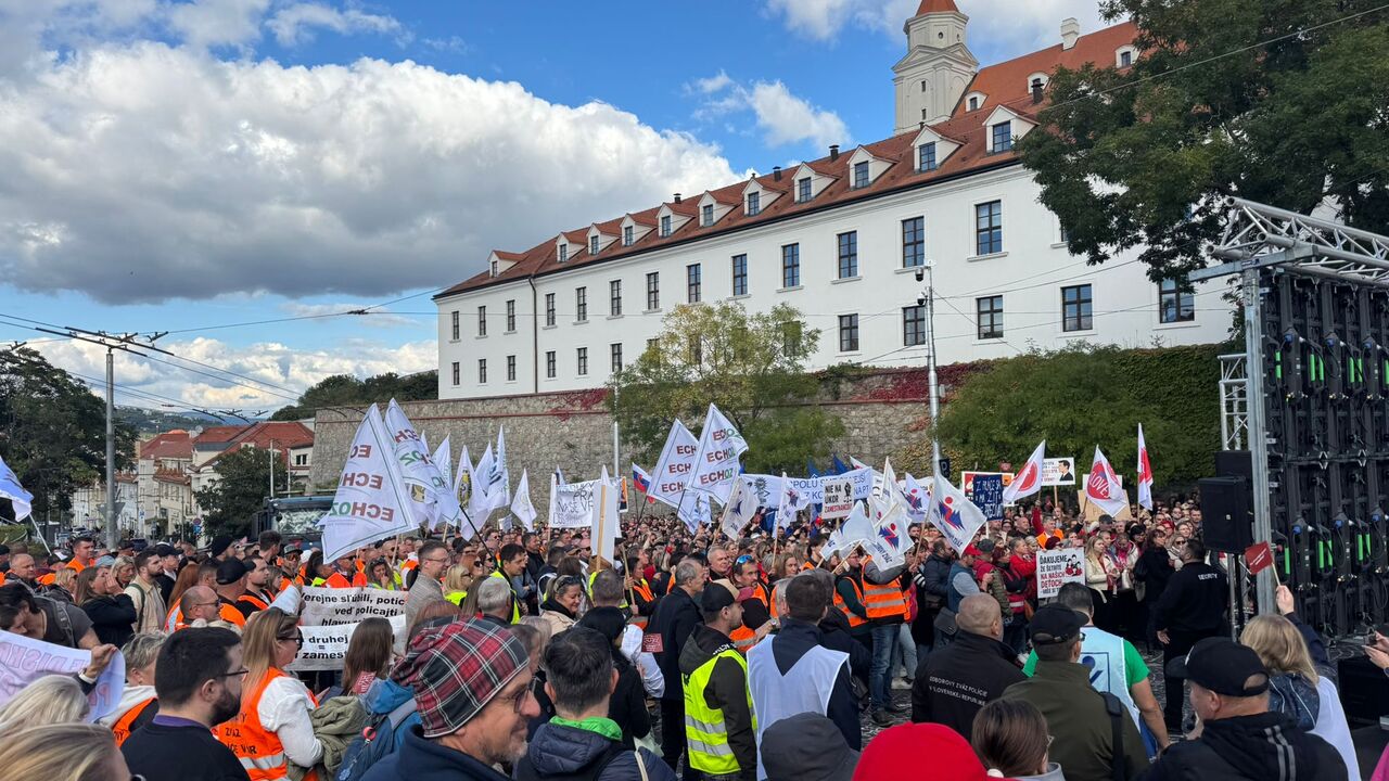 Neberte nám, čo nám patrí. Odborári vyšli do ulíc, pred parlamentom ...