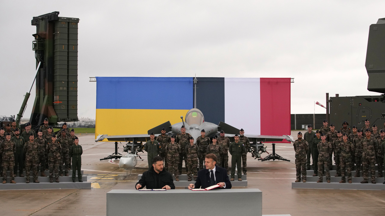 Ukrajina kúpi 100 stíhačiek Rafale od Francúzska. Zelenskyj potvrdil ...