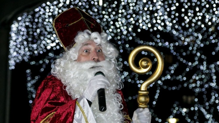 Rasistický Mikuláš z Popradu. Polícia preveruje video, v ktorom mestský ...