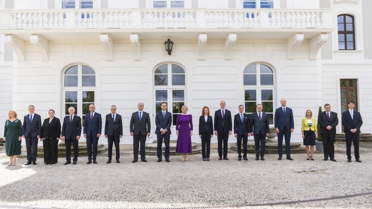 Top udalosti týždňa: Úradnícka vláda, chápadlá Ruska na Slovensku ...